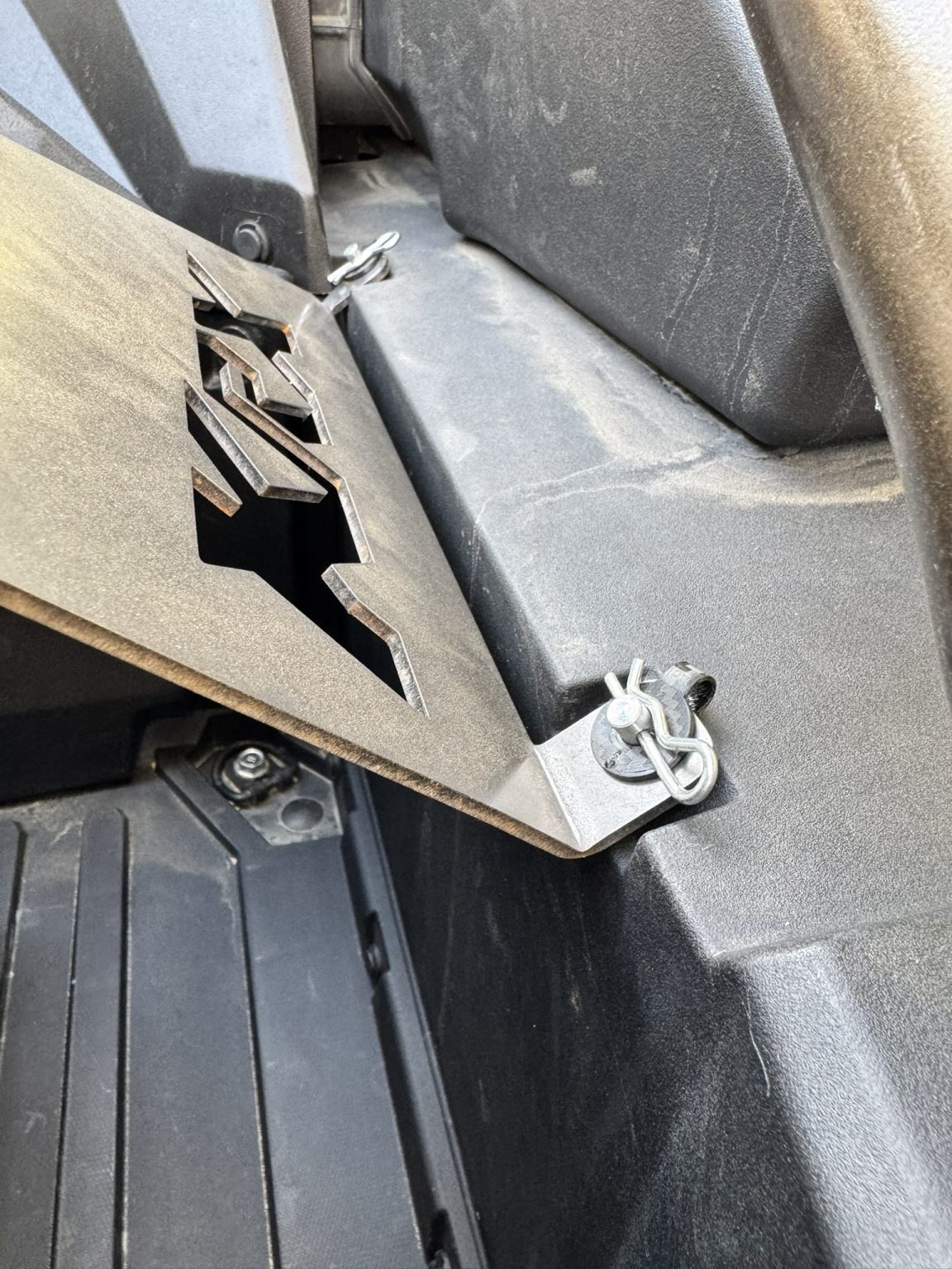 RTIC Cooler Bed Mount KRX